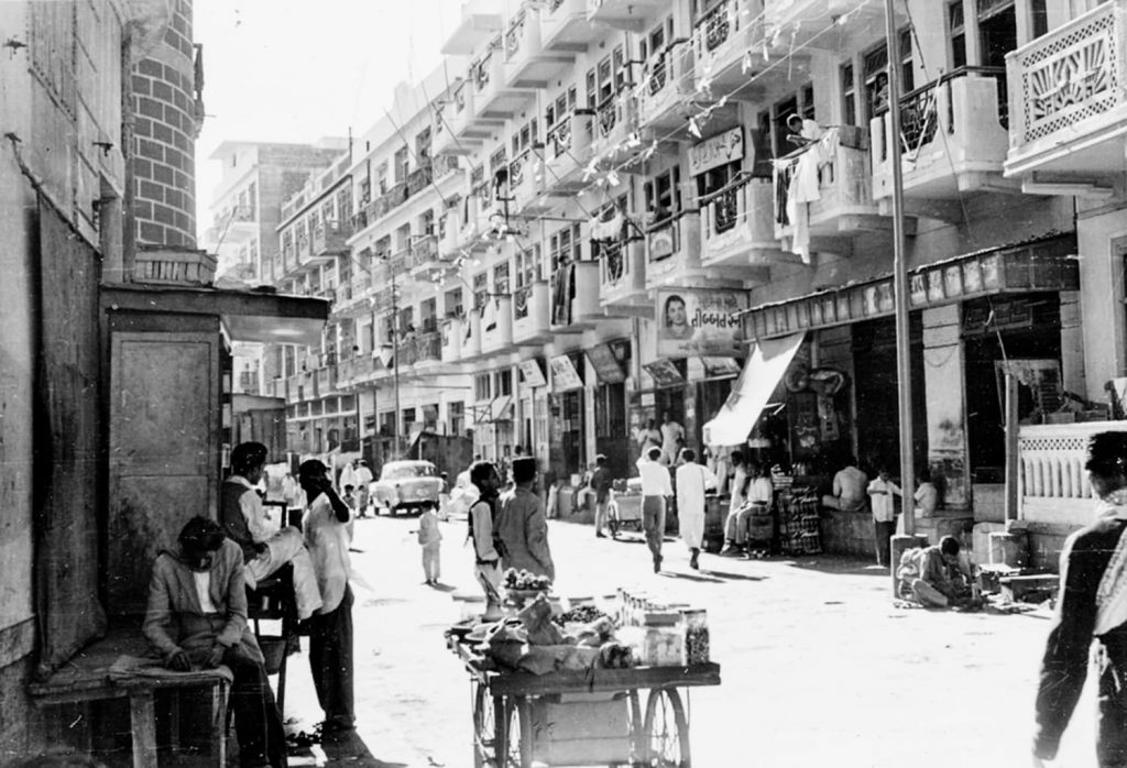 History in Photos: Karachi Streets | Newsline